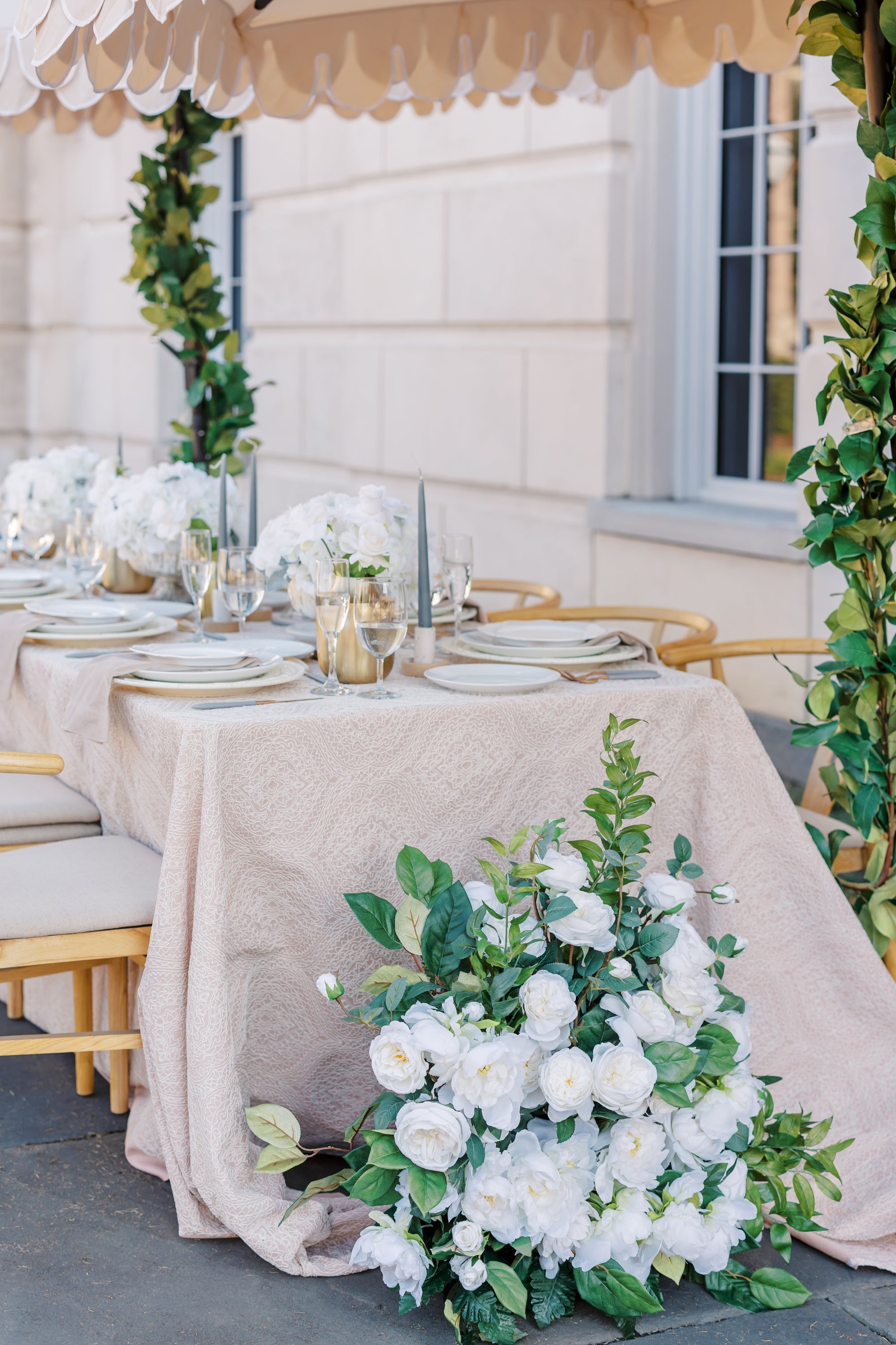 Grounded Floral Arch (Large) – Wedding Flowers For Rent